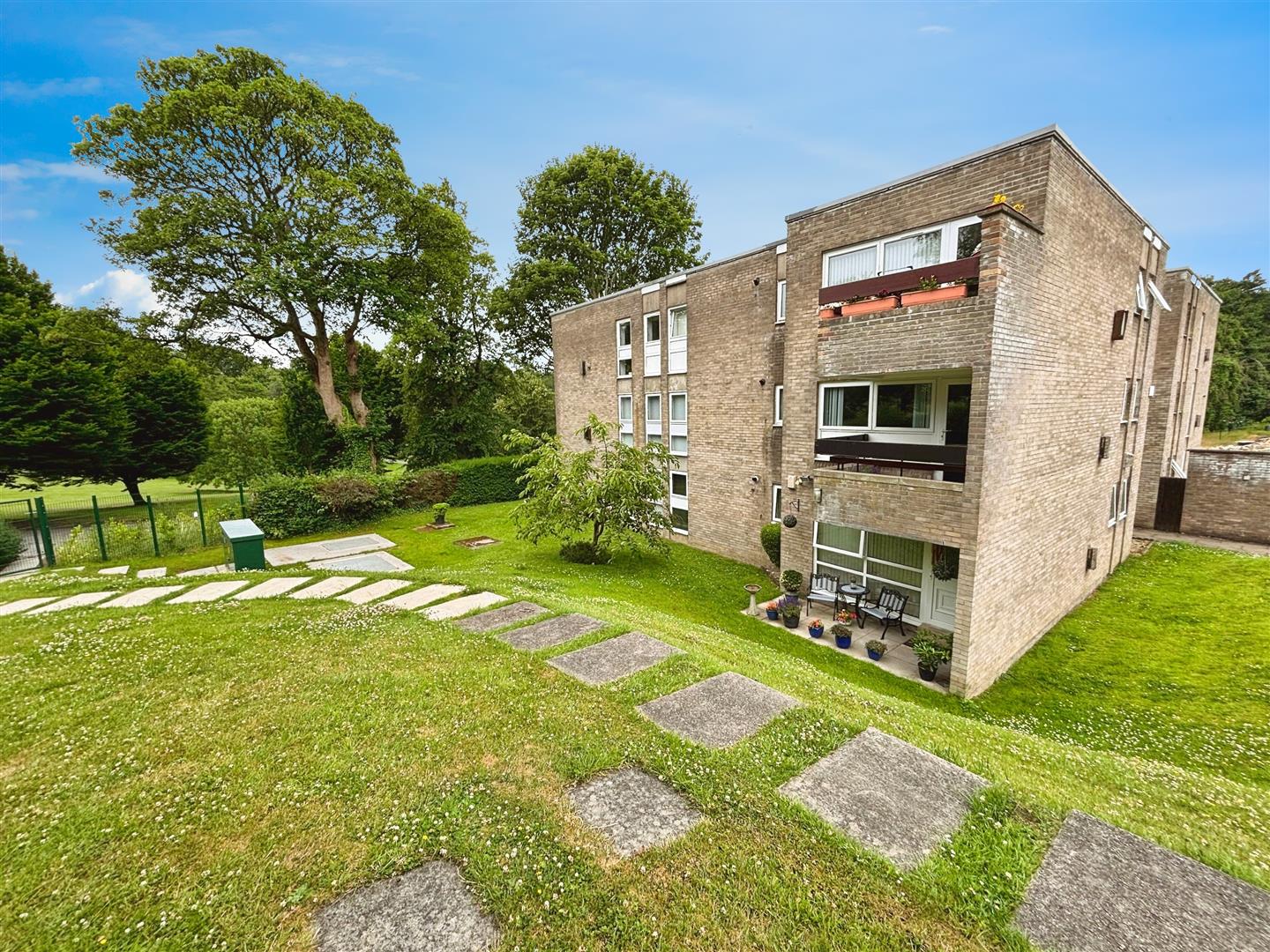 2 Bed, 1 Bath Property For Sale in Bolton Court, Lister Lane, BD2 4LR